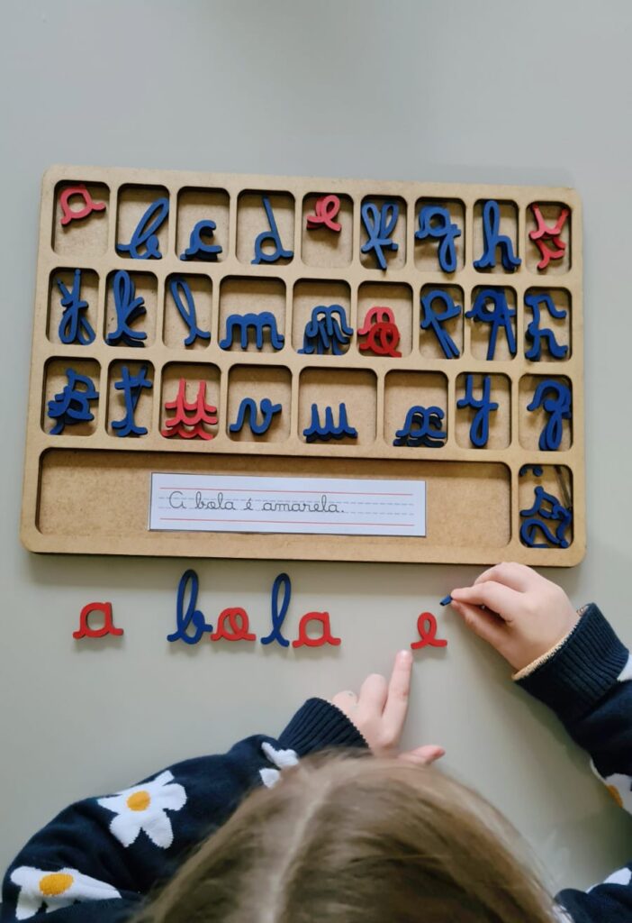 Alfabeto Montessori Cursivo Minúsculo – Laboratório Infantil | Recursos ...